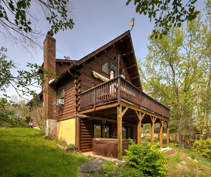 Cozy Lake Front Cabin With Hot Tub! Sleepy Hollow - Hudson, NY