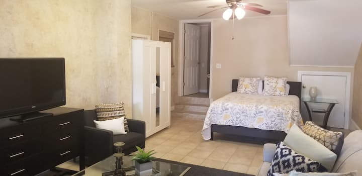 Weeki Wachee Retreat - Weeki Wachee, FL