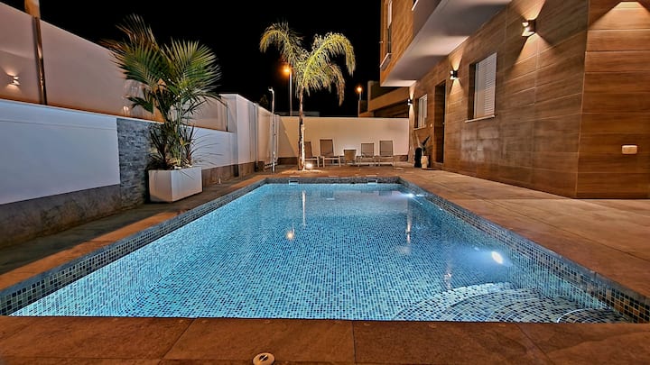 Luxury Family Villa With Private Pool - Pilar de la Horadada