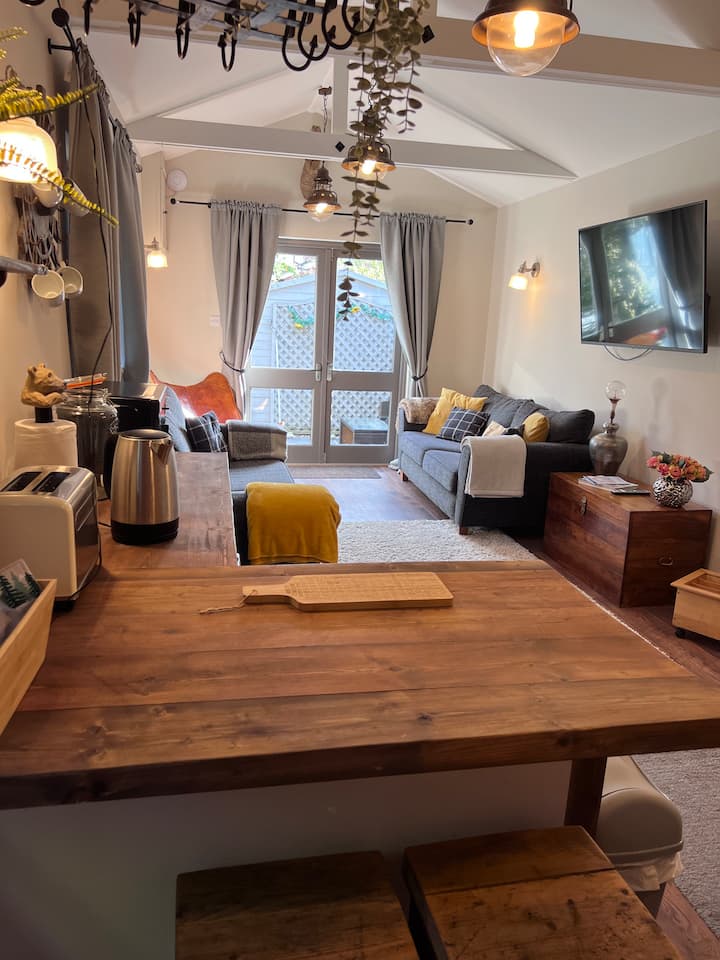 “Spring Cabin”
Unwind And Relax! - Henley-on-Thames