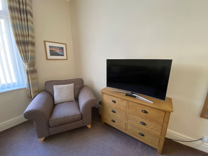 Ground Floor 1 Bed Apartment With Parking - Llandudno