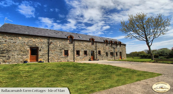 Farmstay | Superking Bed | Open Plan Living | Cosy - Isle of Man