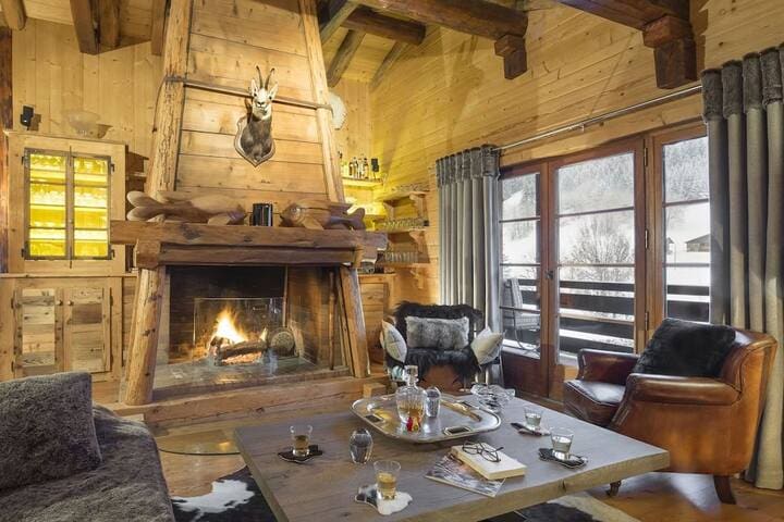 Farmhouse restored to 5* Chalet - Chalets for Rent in La Clusaz, Auvergne-Rhône-Alpes, France ...