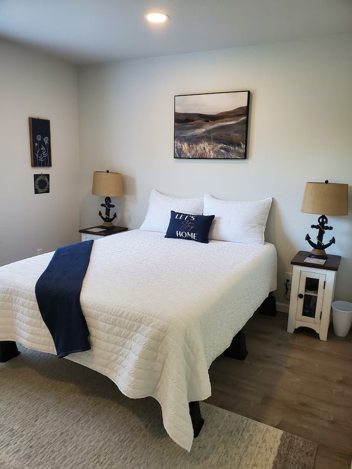 One Room, 1 Bed, $100. Two Rooms, $164. - Redding, CA