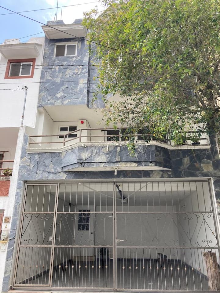 Confort Y Buena Ubicación, Casa C/cochera Y 2 Hab. - Xalapa