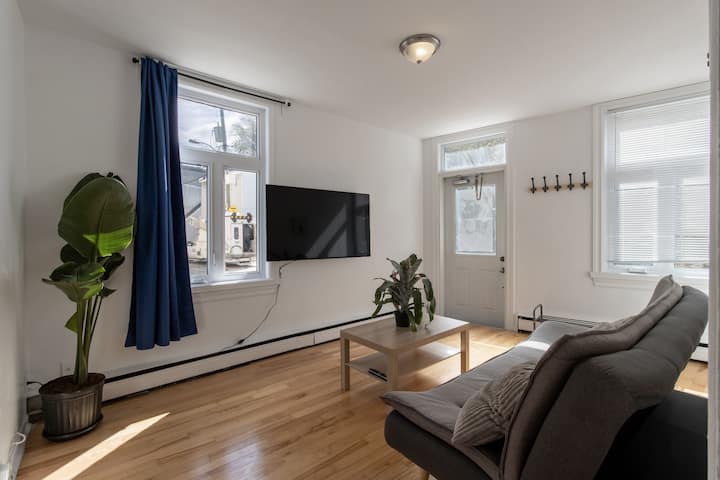 City Center / Free Parking / Patio / Ac - Québec, QC