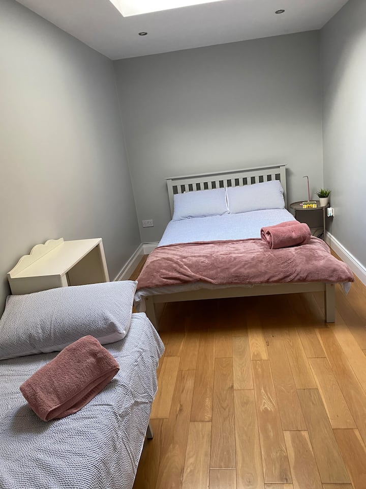 Place To Stay Less Than 10mins To Dublin Airport - Swords