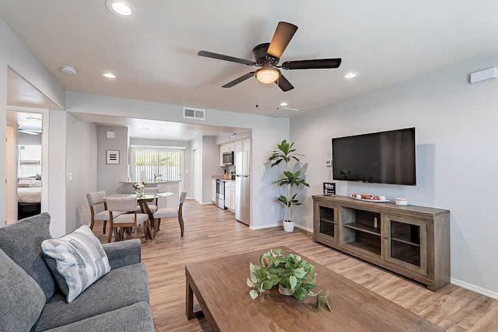 Modern Updated Luxury Flat 405 *Ev Charging* - Tucson, AZ