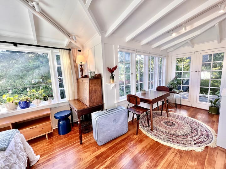 Downtown Garden View Victorian Apartment - サンタ・バーバラ, CA