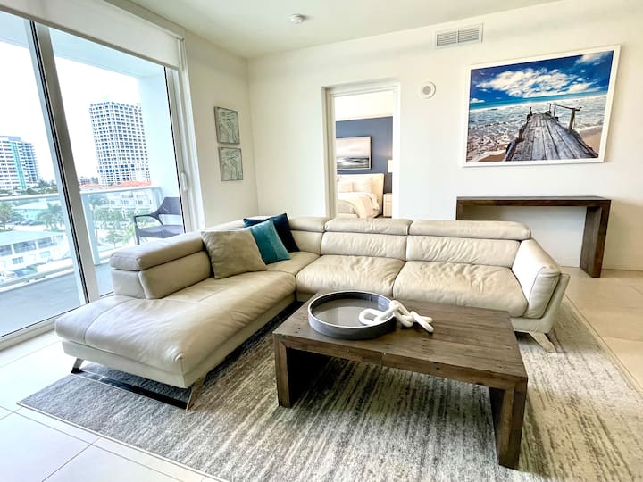 Luxury Living 1 Block From Beach - Fort Lauderdale, FL