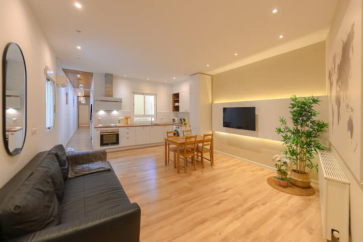 Centrico, Amplio E Iluminado Apartamento En Madrid - Madrid