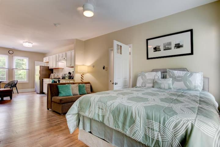 The Hidden Gem | Queen Size Bed | 30+ Day Stay - Fort Lee, VA