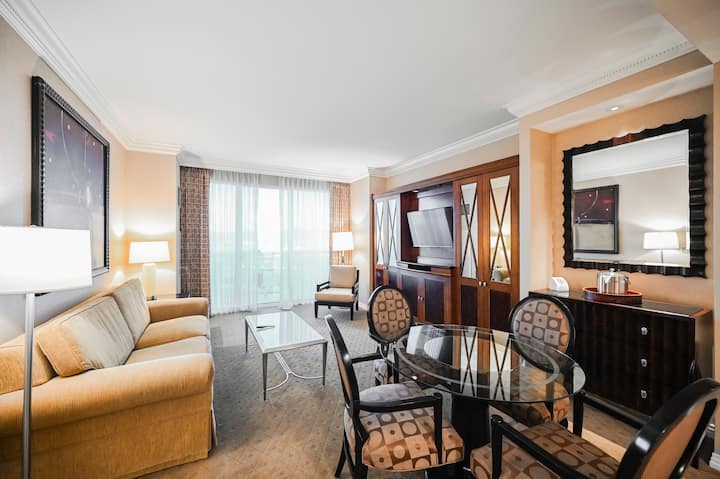 E3i2 1bd/2ba W/balcony/full Kitchen/pool/gym - ラスベガス