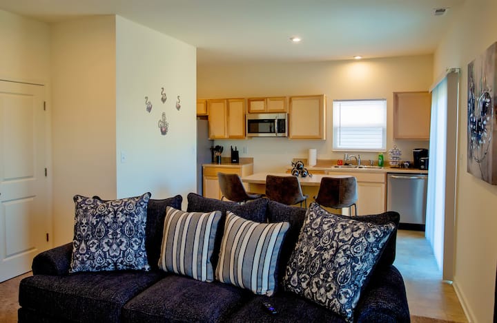 New! Wifi, Parking, Massage Chair, Washer/dryer - Indianapolis, IN