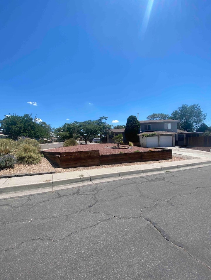 Cozy Casa
(55% Off Monthly/no Tax) 30% Off Weekly - Albuquerque, NM