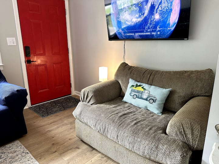Cozy Red Door Cottage - 5 Mins From Casino - Danville, VA