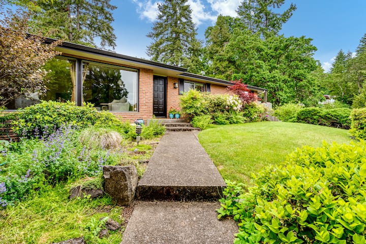 Stunning South Hills Family Home - Eugene, OR
