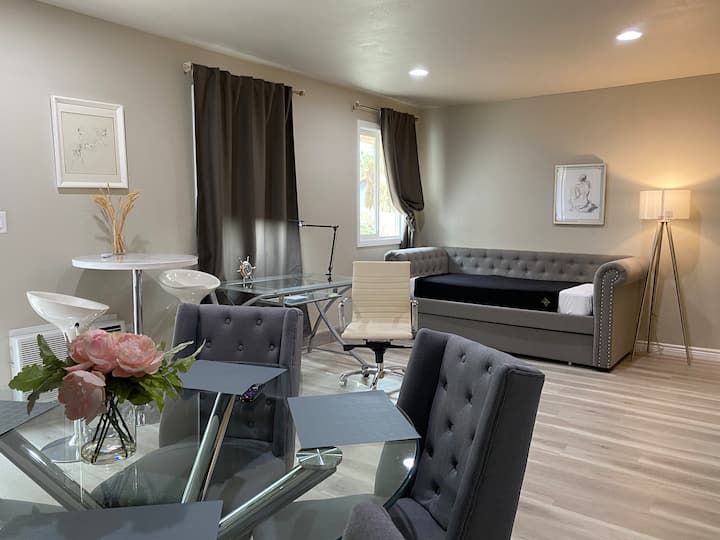 Brand New Entire Guesthouse，next To Strip， Pool - Las Vegas