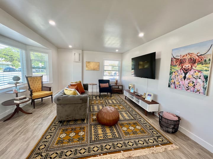 King Suite Two Bedroom Duplex - Salinas, CA