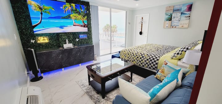 Beachside Condo - Daytona Beach