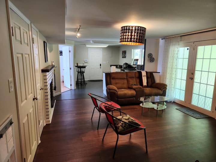 1250 Sqft 2bd/1ba On Ground Level. Free Parking. - Renton, WA