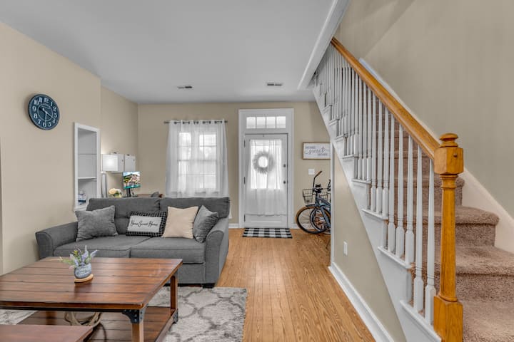 *Queen Vip | 3 Miles To Hospital | Fenced Yard - Fredericksburg, VA