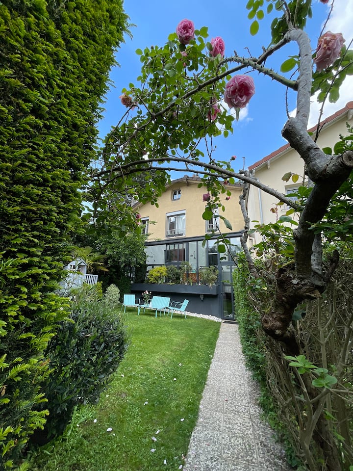 Maison Avec Jardin Proche Paris. - Arcueil
