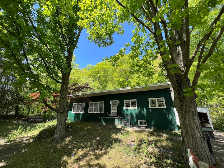 The Mod Retreat - Only Steps To Restaurants & Shop - Ellenville, NY