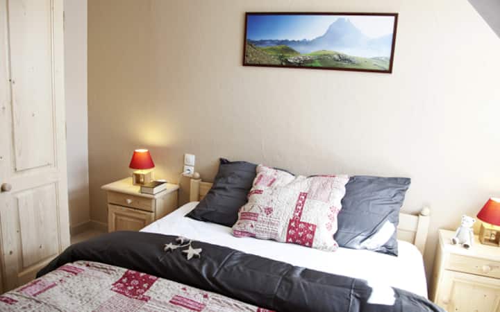 Charmant Appartement Mansardé, Vue Sur Les Sommets - Arrens-Marsous