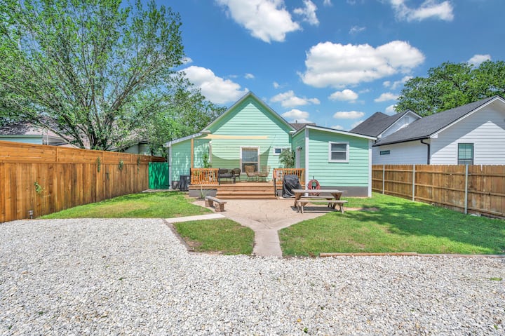 Cozy Mint Cottage- Downtown Waco - Waco, TX