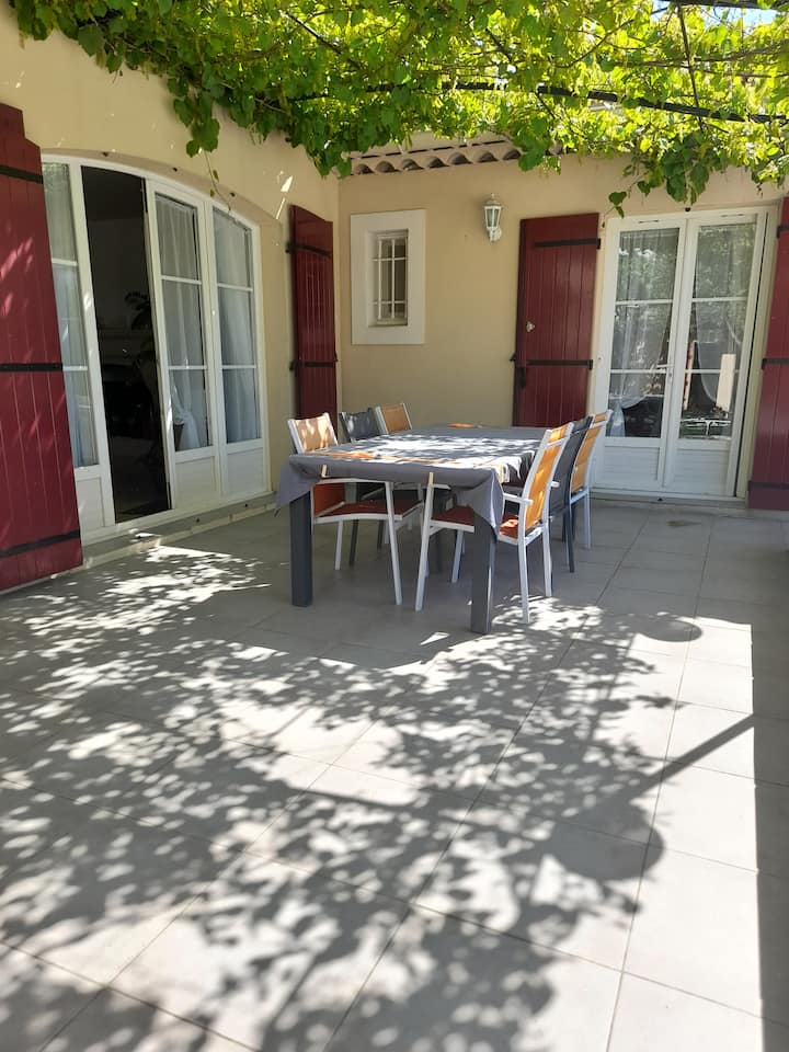 Chambre Dans Villa Avec Parking + Petit Déjeuner - Orange