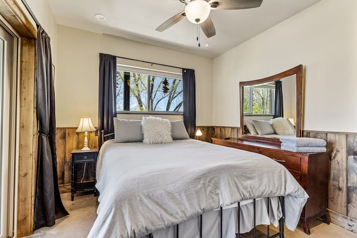 Eco Suite - Mnt Views -  Dwntwn, A/c & Parking! - Flagstaff, AZ