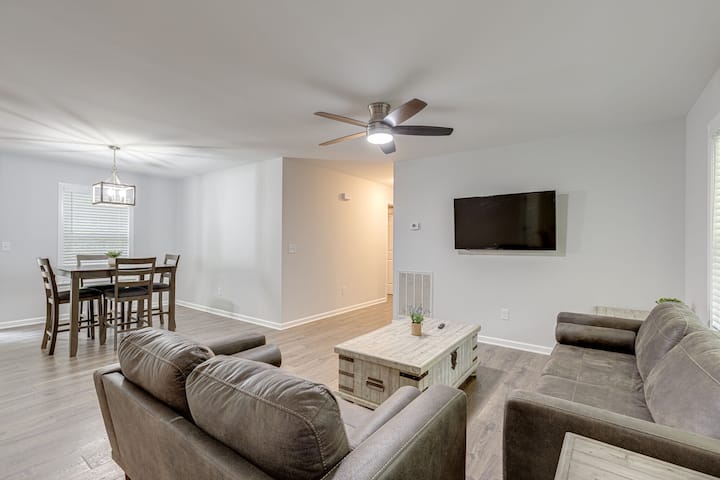 Ollie’s Place | Sleeps 8 - Columbia, TN