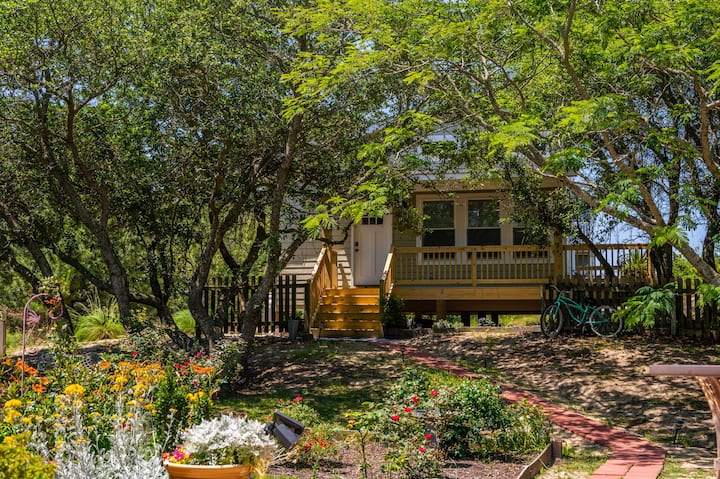 Coastal Chic Tiny House Living. Hottub, Sub, Kayak - Kitty Hawk, NC