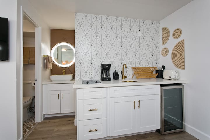 Waikiki Chic, Central Located, 1 Block To Beach - Honolulu