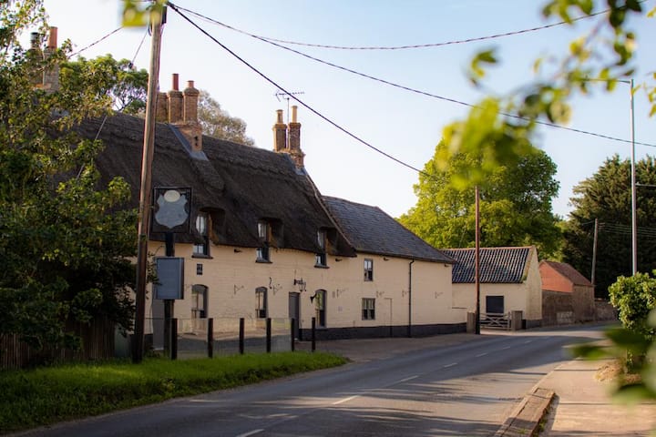 Breckland Thatched Cottage - Norfolk