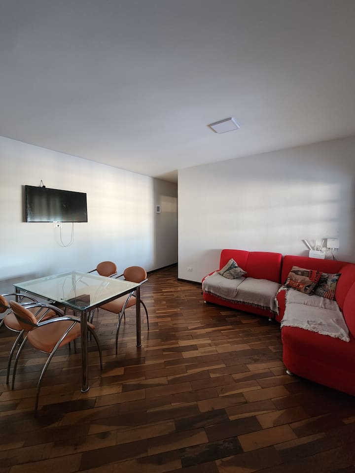 Casa Grande C/ Piscina - Excelente Localização - Londrina