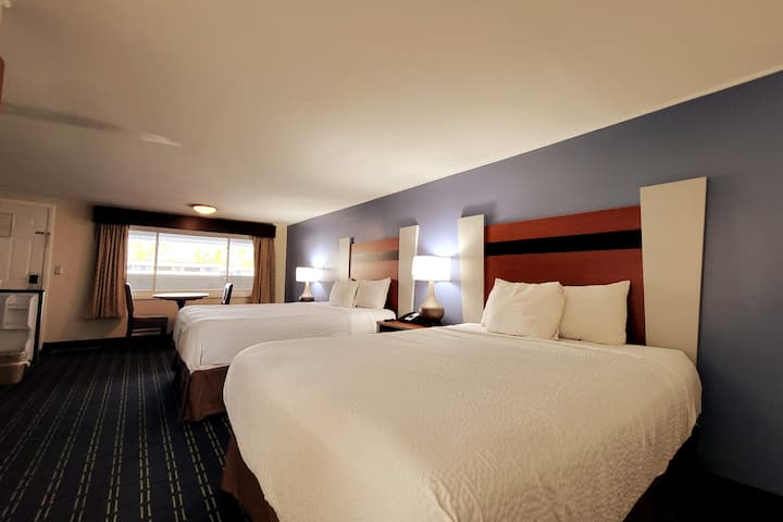 Deluxe Guest Room W/ 2 Queen Beds In Hyannis Ma - Barnstable, MA