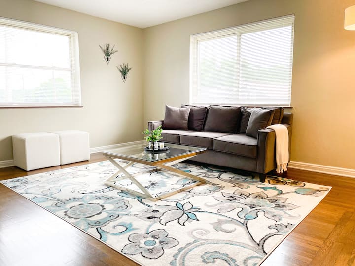 * Spacious 2 Bedroom With 2 Tvs* - Cincinnati, OH