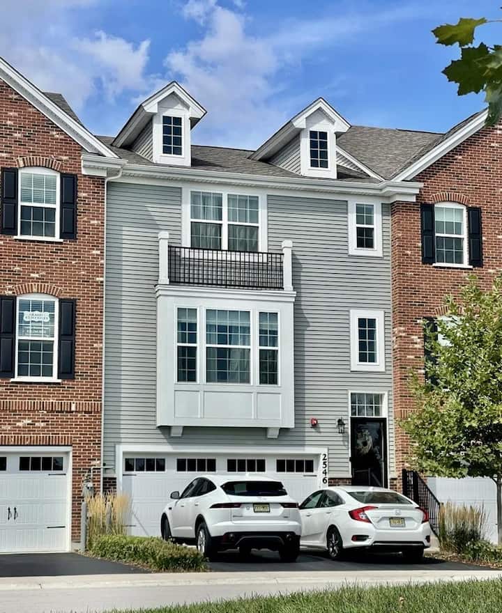 Luxury Home Chicago Suburbs - Whalon Lake