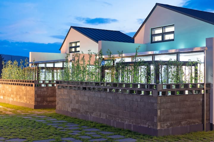 경주 감성숙소 / 풀빌라 / 복층독채펜션 / 로투스28 풀빌라_c - Gyeongju-si