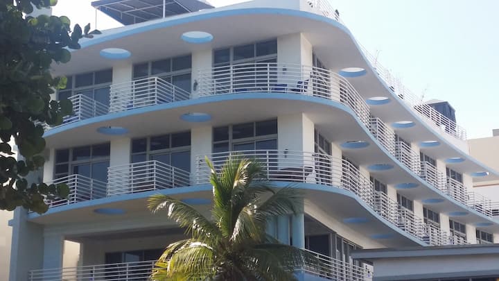 Ocean Drive 1br W/balcony View - Rooftop Pool - Miami Beach, FL