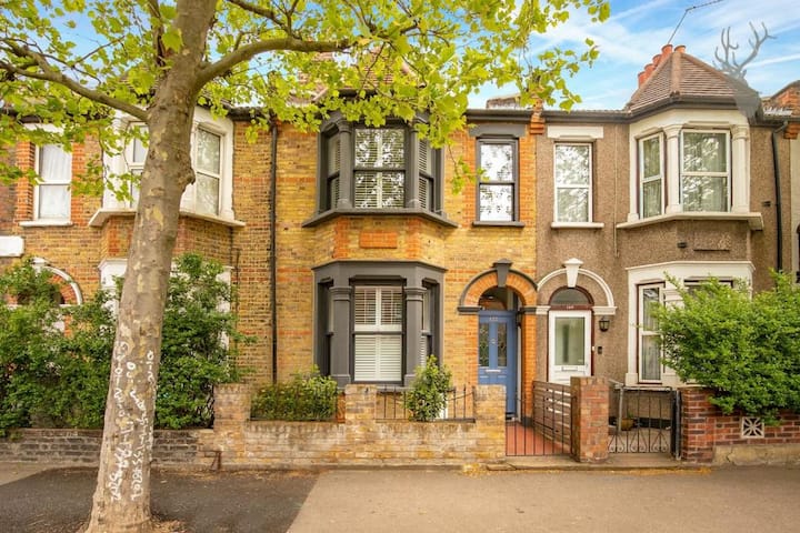 Comfy London Town House With Great Transport Links - Victoria Station - London