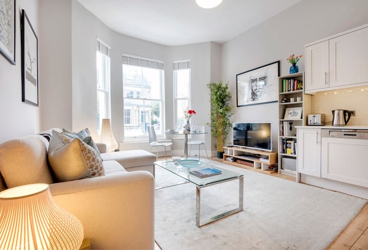 Contemporary Clapham Living - Fulham