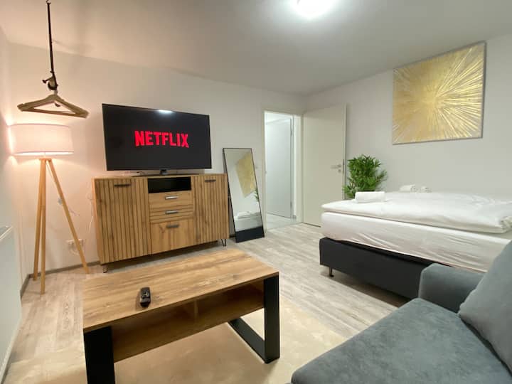 Luxomes: Design Apartment For 4 / Private Parking - Ingolstadt