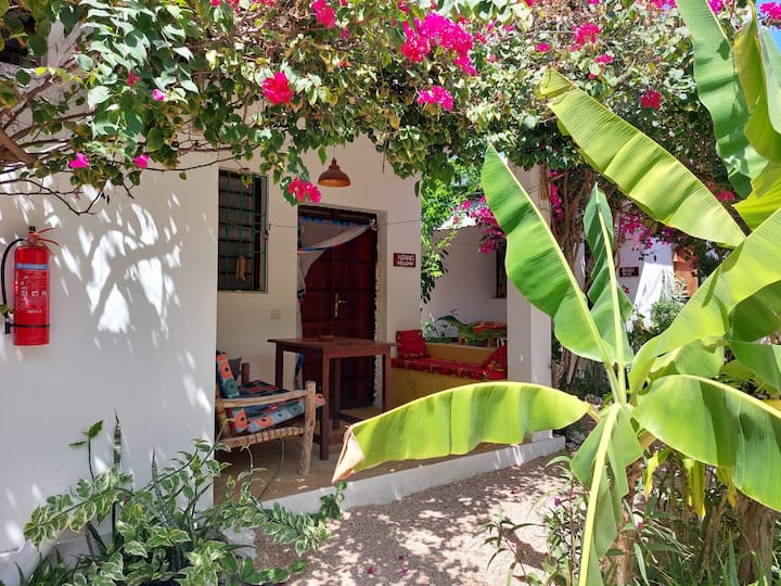 Guru Guru Garden Houses  "Yellow House" - Tanzanie