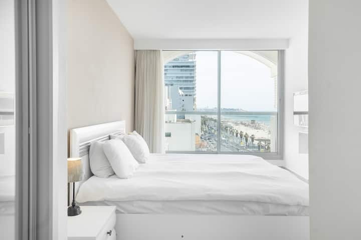 Pool And Sea. 2 Bedroom & 2 Bath. Beach Location! - Tel Aviv