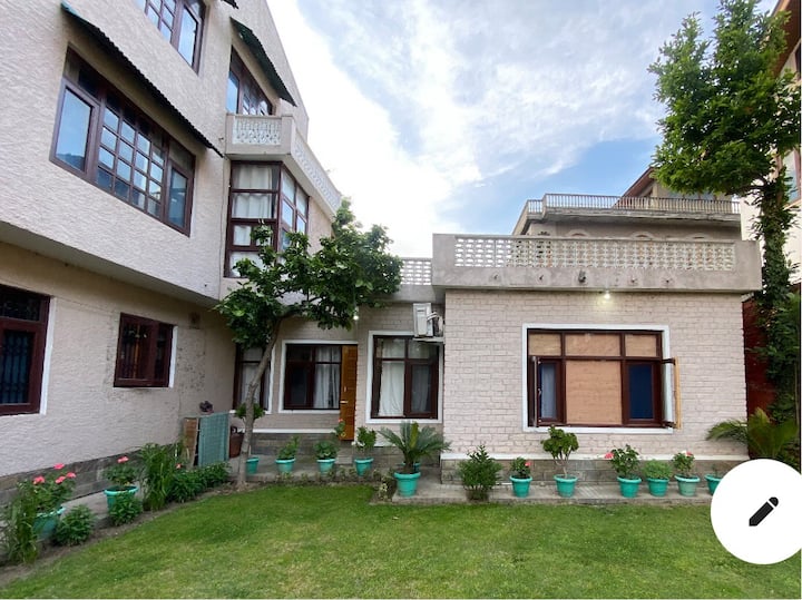 The Blue Hill Studio - Srinagar
