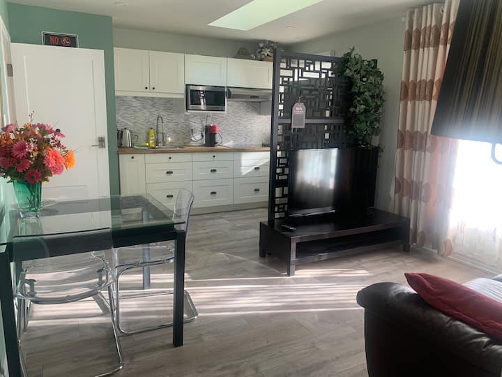 Clean Stylized 2-bedroom Apartment, Free Parking - Mississauga