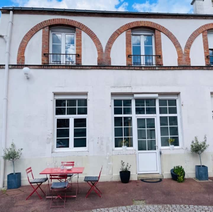 Maison En Duplex Cœur De Ville Avec Parking Privé - Le Mans